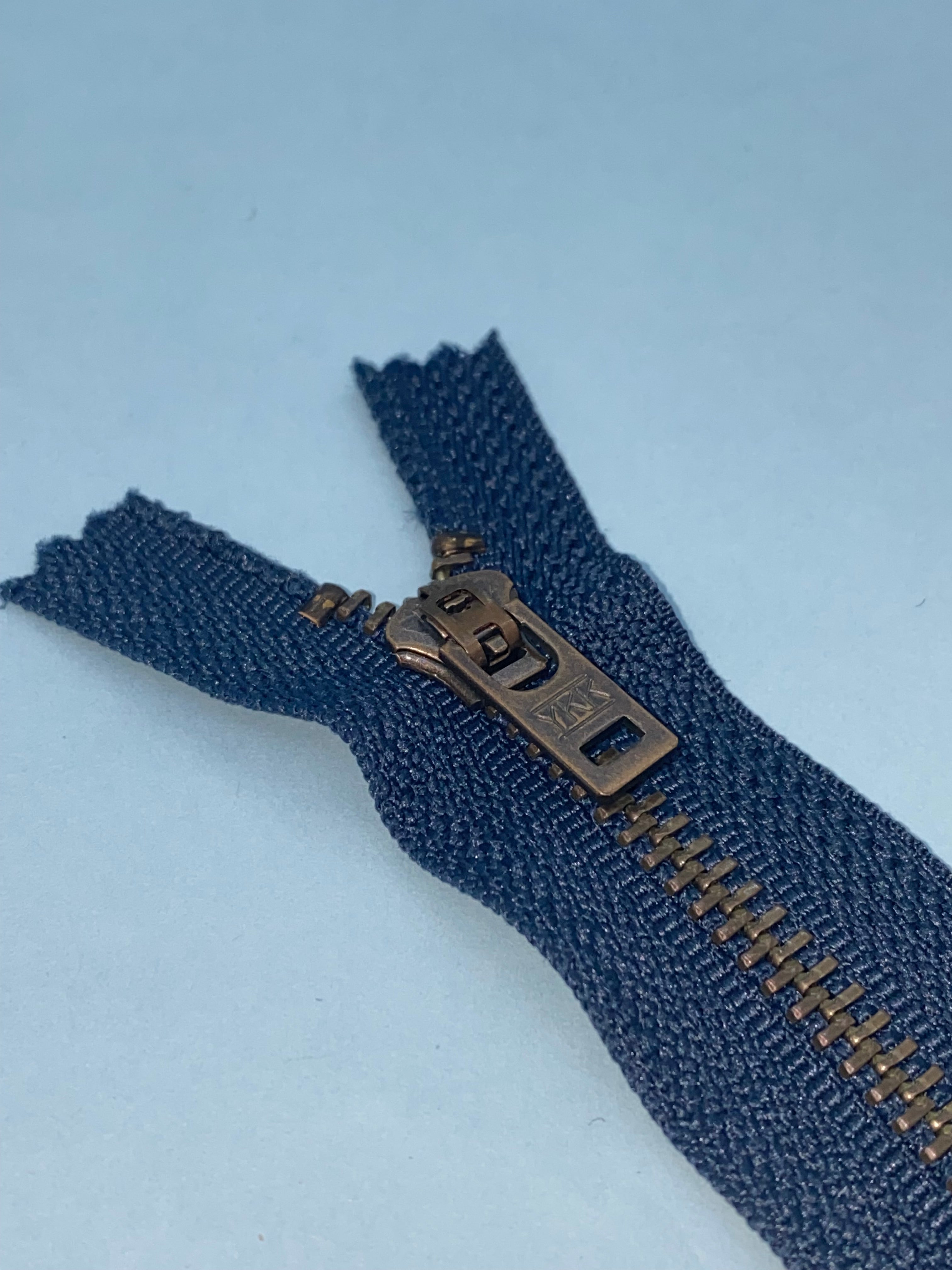 YKK® #5 Anti-Brass c/e Navy (560) Semi-Auto – S&J USA, Inc.